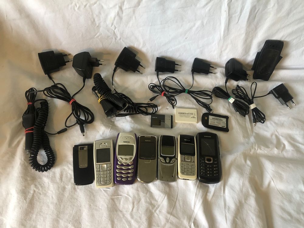 Alte Handys mit Ladegeräten Nokia Samsung | Kaufen auf Ricardo