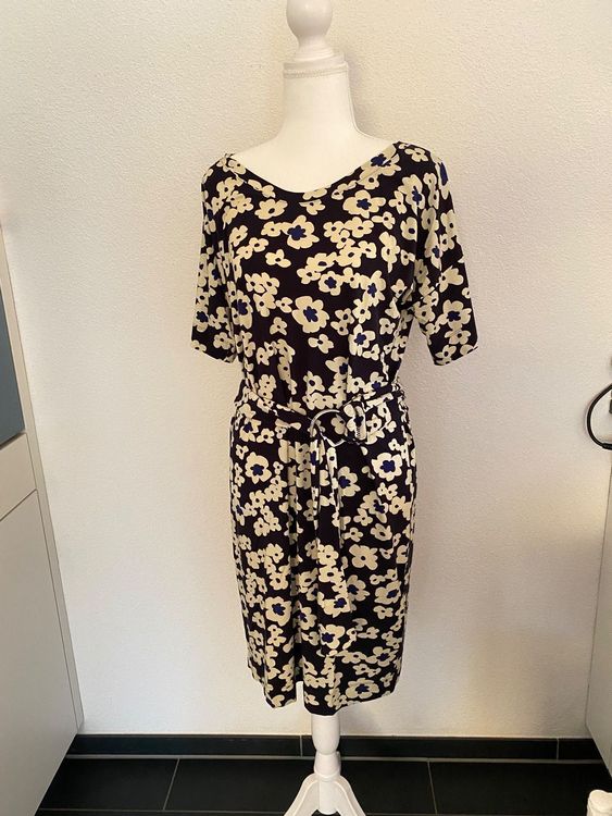 MARC CAIN Kleid geblümt in Gr.38 aus Viskose mit Bindegürtel (Gebraucht) in Illnau für CHF 23 ...