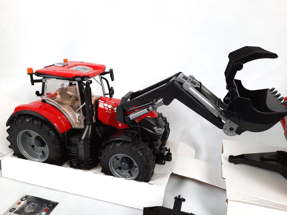 BRUDER Traktor mit Ballenwagen Case IH Optum 300 (Neu (gemäss ...