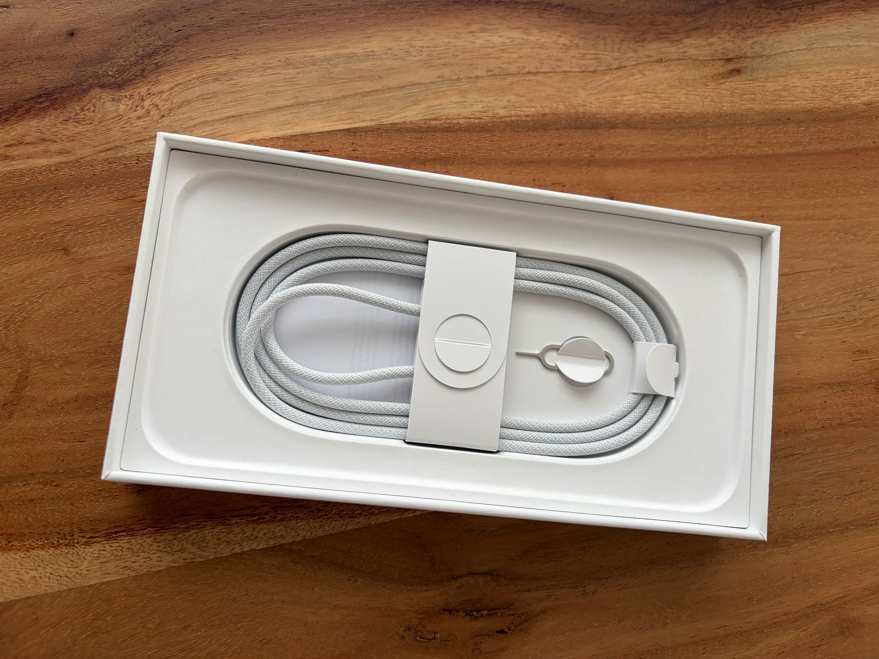 Apple iPhone 16 pro Max 256GB Titan weiss (Gebraucht) in Boniswil für ...