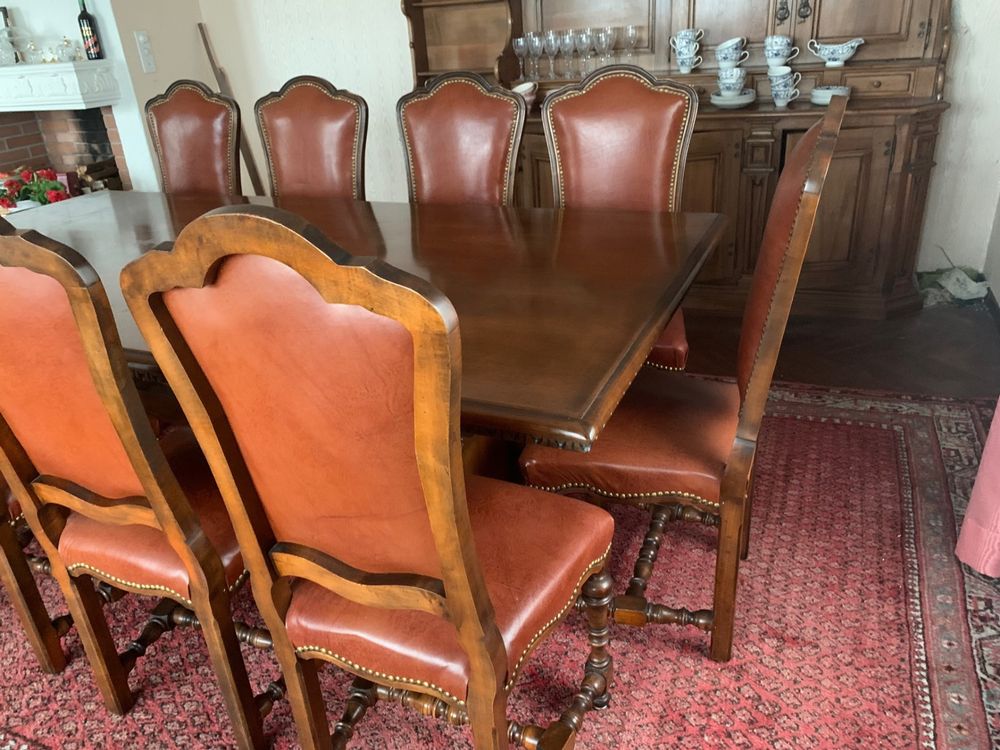 Grosser, massiver Tisch, Holztisch, Esstisch mit 12 Stühlen (Gebraucht) in Wallisellen für CHF ...