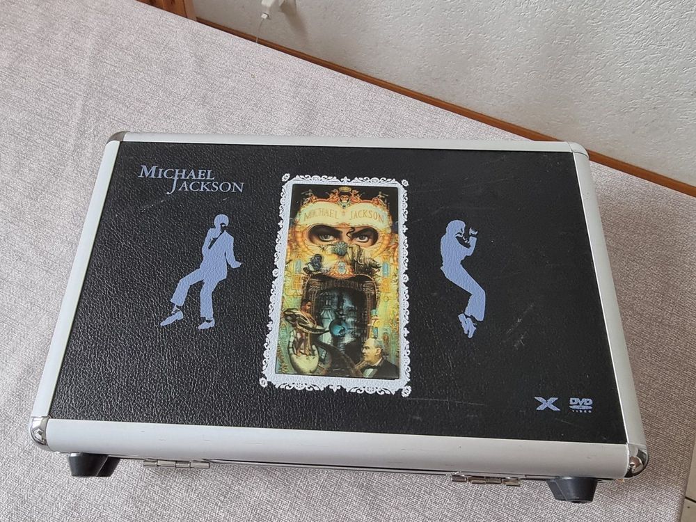 Michael Jackson dvd valise (Gebraucht) in Etoy für CHF 155 – mit ...