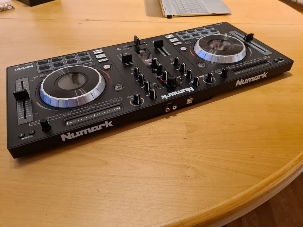 NUMARK Mixtrack Platinum DJ Controller | Kaufen auf Ricardo