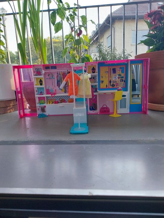 Barbie Traumkleiderschrank (Gebraucht) in Bern für CHF 39 – nur ...