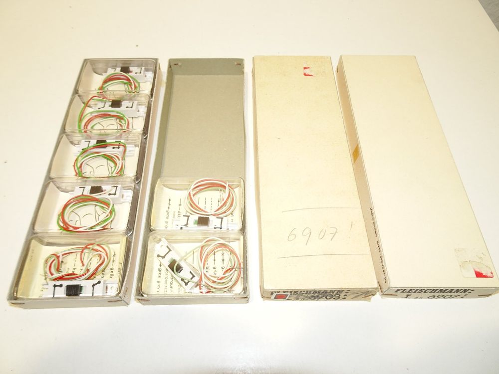 7 Fleischmann Stell und Schaltpult Stellwerk 6907 (Neu (gemäss ...