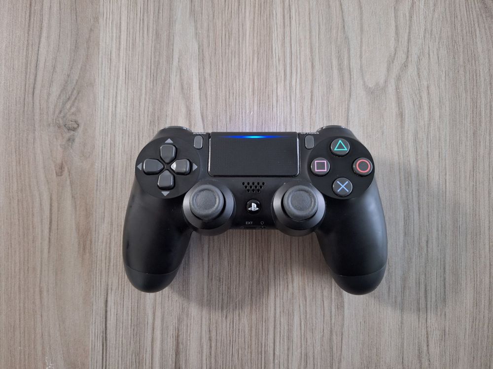 Sony PS4 Controller Schwarz (NEUWERTIG) (Gebraucht) in Baar für CHF 35 – mit Lieferung auf ...