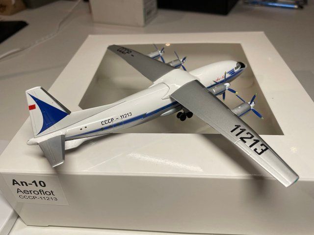 Antonov An-10 Aeroflot CCCP-11213 (dark blue livery) 1/200 (Neu und ...