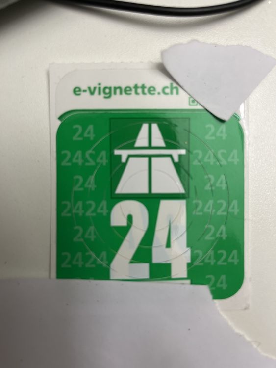 Neue Autobahn Vignette 2024 (Neu und originalverpackt) in Liestal für CHF 32 – mit Lieferung auf ...