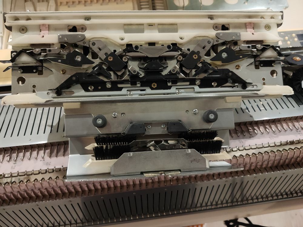 Strickmaschine Brother Grobi KH 270 mit DB KR 260 (Gebraucht) in Egnach für CHF 2199 – nur ...