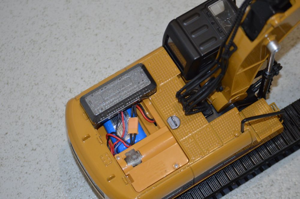 Neuer Robuster RC-Bagger von Amewi V4 Version RTR (Neu (gemäss ...