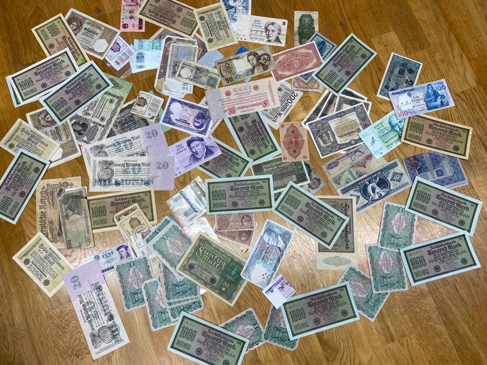 LOT Banknoten ganze Welt ///E092 (Gebraucht) in Bern für CHF 42 – mit ...