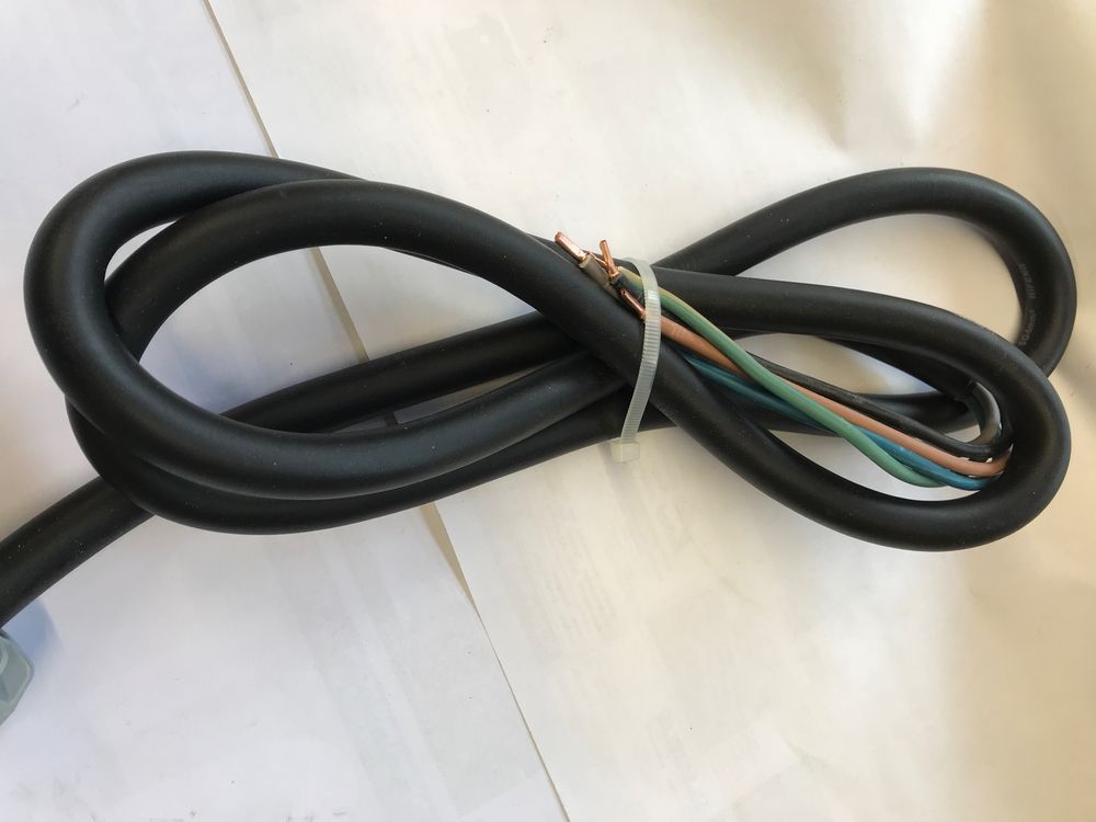 Anschlusskabel 3x400V/32A (Neu (gemäss Beschreibung)) in Küblis für CHF 15 – mit Lieferung auf ...