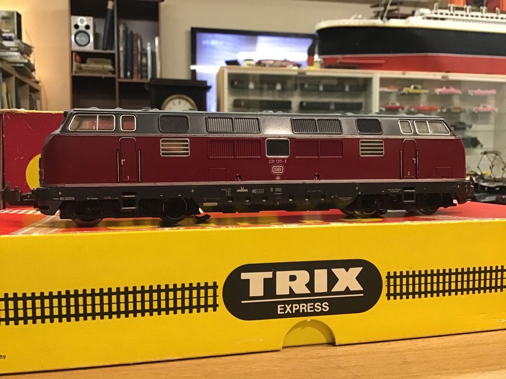 TRIX EXPRESS SYSTEM 2256 V200 HO GLEICHSTROM (Gebraucht) in Männedorf ...