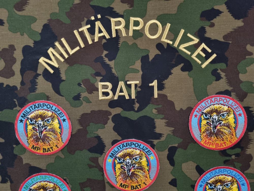 Militärpolizei BAT 1- Wappen, Abzeichen gerahmt. 72x65 cm (Gebraucht ...