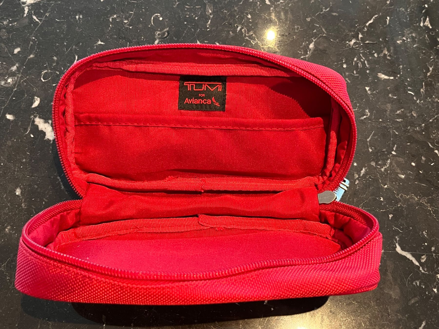 Tumi Travel Accessory Pouch / Amenity kit / red (Gebraucht) in Meilen ...