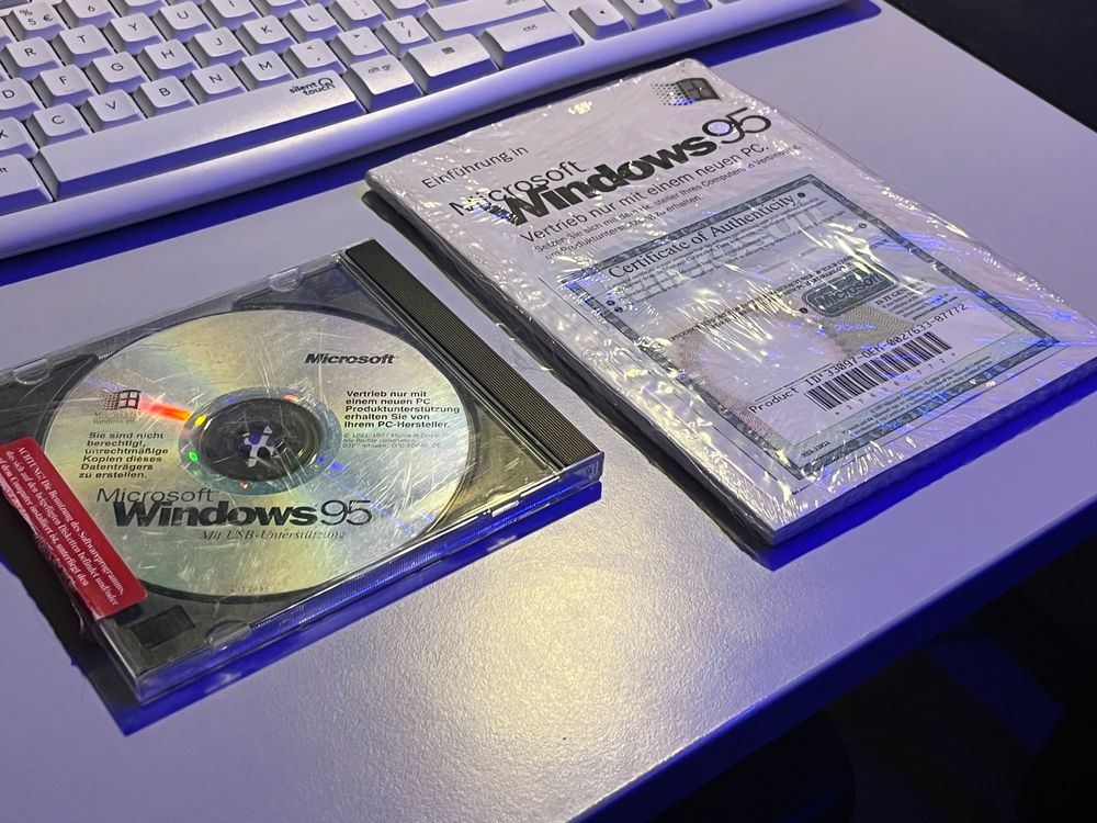 Windows 95 CD mit Buch und Key | Kaufen auf Ricardo
