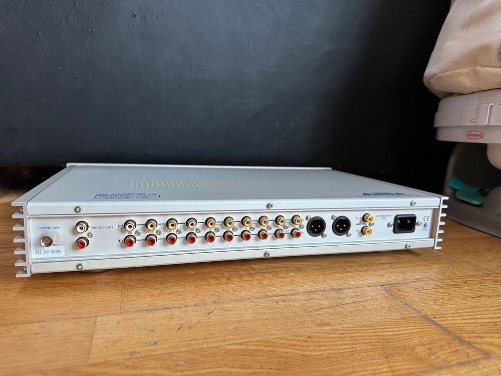 NAD S100 High-End Vorverstärker | Kaufen auf Ricardo