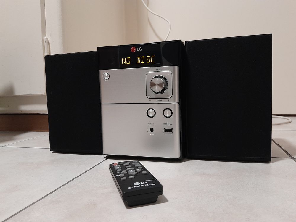 LG CM1530 Micro chaîne hi-fi CD (Gebraucht) in Bienne für CHF 35 – mit ...