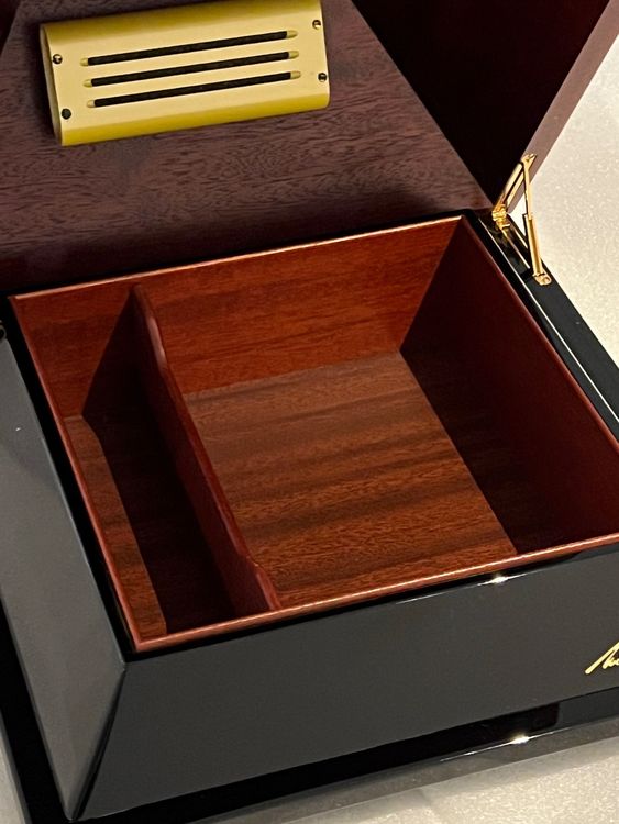Michel Perrenoud Pyramid Humidor | Kaufen auf Ricardo