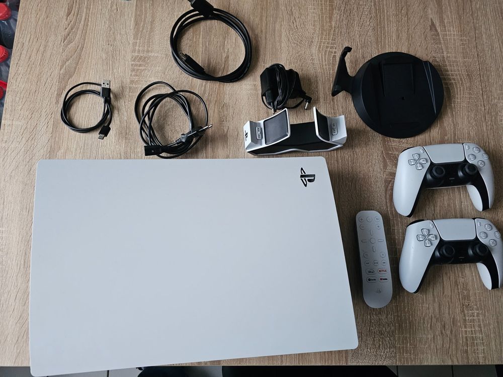 PS5 Disc Version inkl. 2 Controller + Ladestation (Gebraucht) in Kriens ...