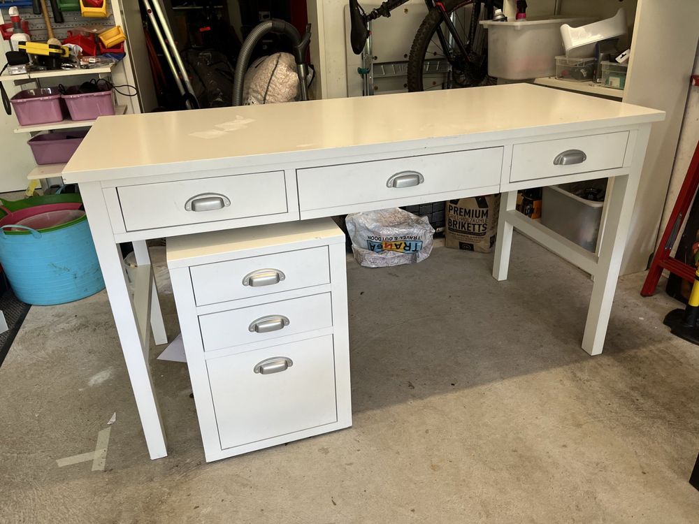 Schreibtisch Boknäs Villinki aus Massivholz (Gebraucht) in Embrach für ...