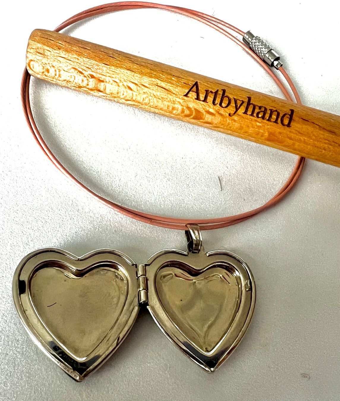 BEZAUBERNDER HERZ ANHÄNGER INTARSIEN ZUM ÖFFNEN AN STAHLBAND (Gebraucht ...