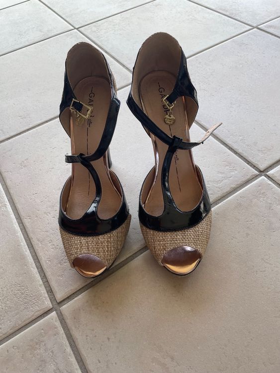 Chaussures (Neu (gemäss Beschreibung)) in Echichens für CHF 25 – mit ...