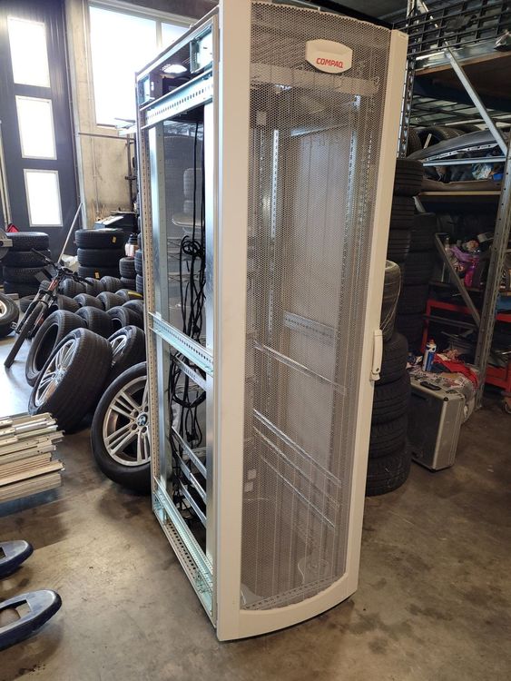 Grosses Serverrack Compaq | Kaufen auf Ricardo