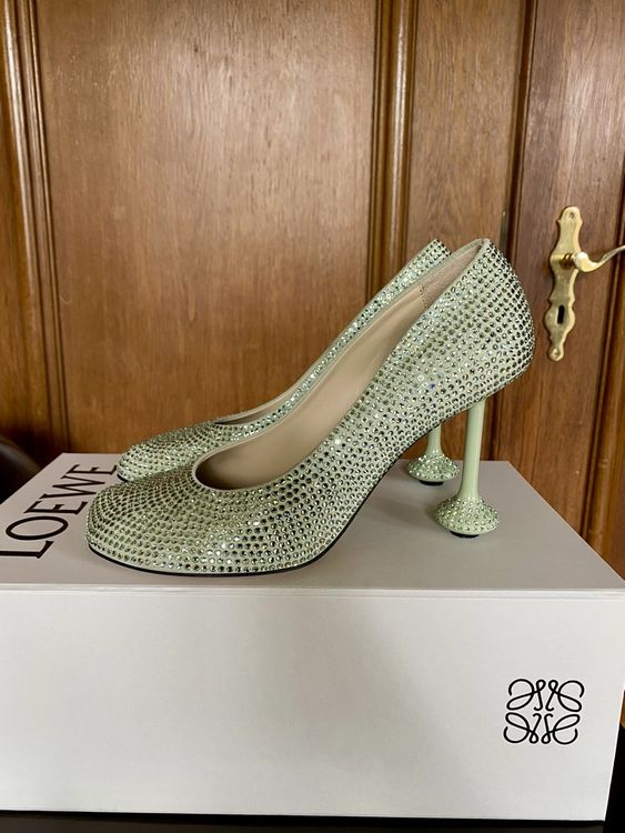 LOEWE Toy Pumps aus Wildleder mit Kristallen 40 | Kaufen auf Ricardo