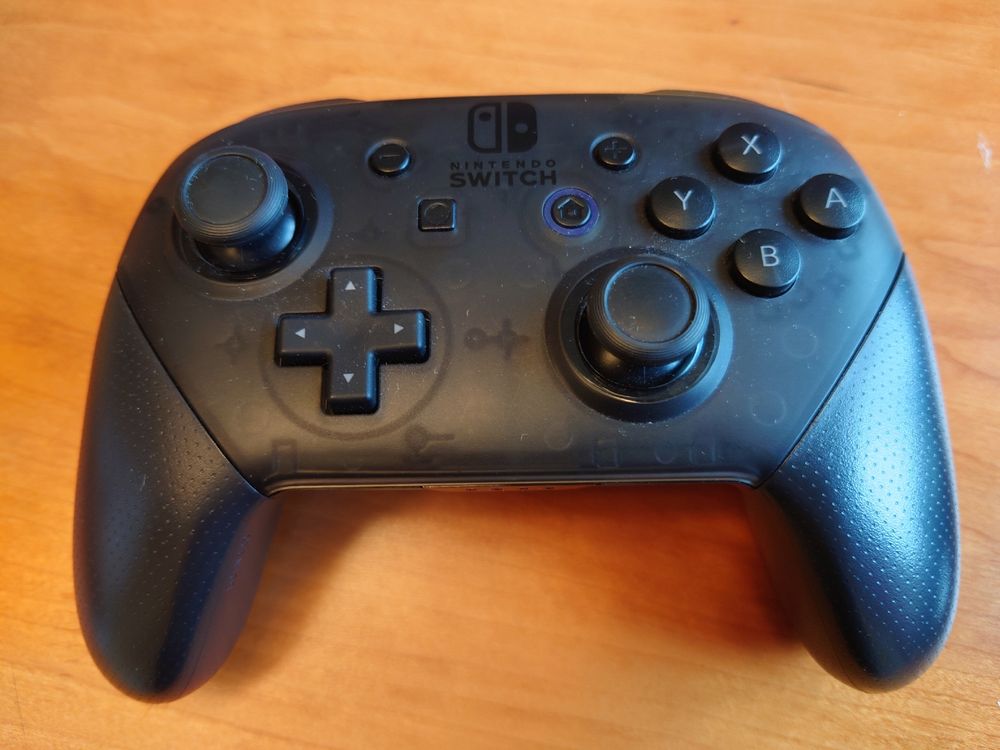 Nintendo Switch Pro Controller - Neuwertig | Kaufen auf Ricardo
