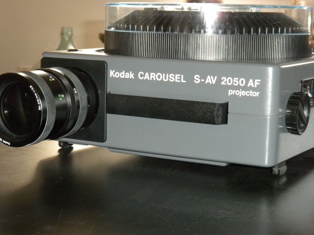 Diaprojector Kodak Carousel S-AV 2050 AF (Gebraucht) in Remetschwil für CHF 100 – nur Abholung ...