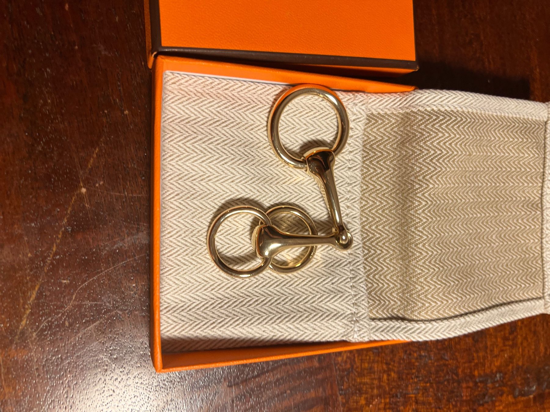 Attaché à foulard Hermès Neuf! Etrier Doré, super état! (Neuf avec emballage d'origine) à Crans ...