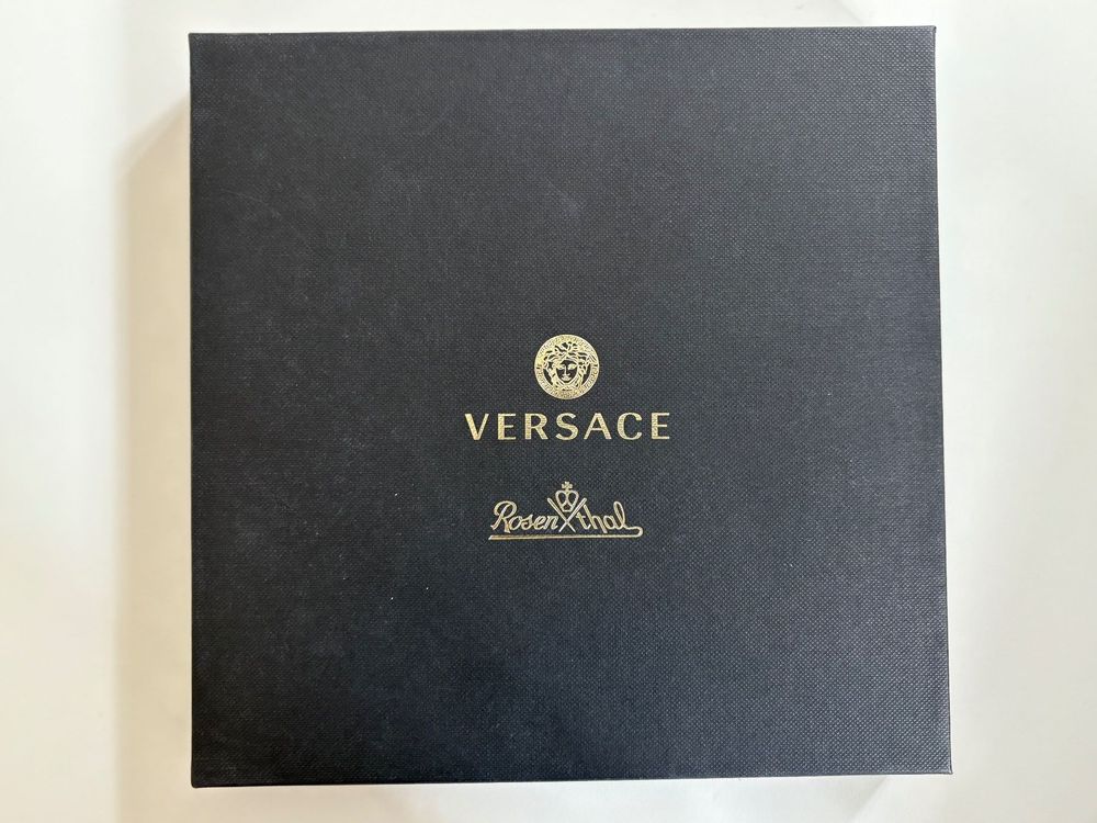 VERSACE Box 18 x 19 cm x 2cm (Neu (gemäss Beschreibung)) in Muzzano für ...
