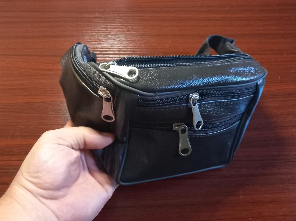 Leder Gürteltasche - Sac banane cuir pour homme (2 STK) (Neu und originalverpackt) in Bremblens ...