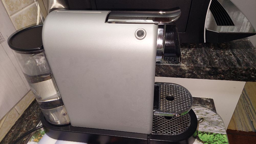 Nespresso Kaffeemaschine Silber, sehr guter Zustand! (Gebraucht) in ...
