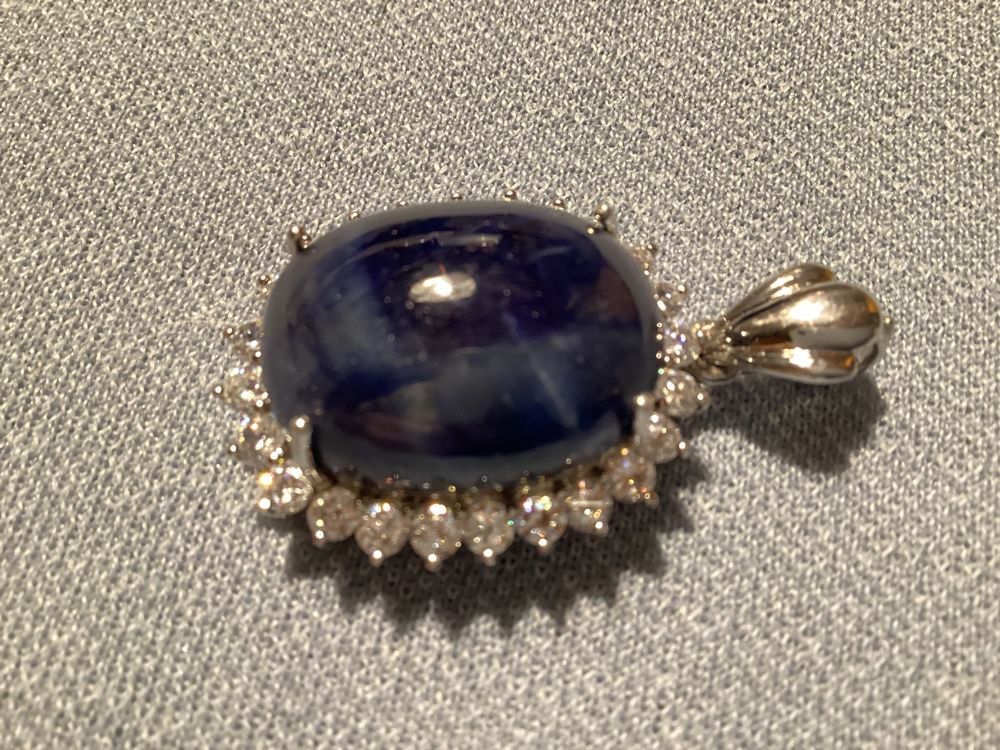 Grosser Silber Anhänger vergoldet: natürlicher Blauer Saphir (Neu und ...