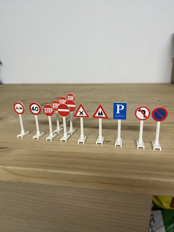 Lego Road Signs X13 (Gebraucht) in Melano für CHF 5 – mit Lieferung auf ...