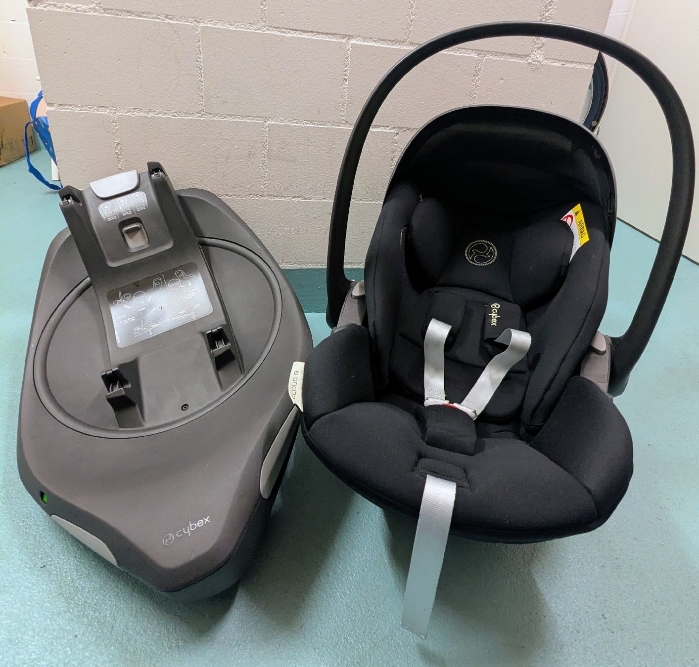 Cybex Cloud G black + Isofix base G (Gebraucht) in Zürich für CHF 200 ...