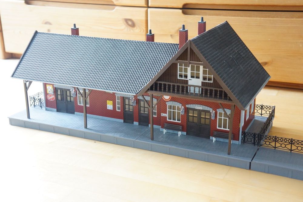 Spur-1 Bahnhofsgebäude (Märklin 5615) (Gebraucht) in Biel/Bienne für ...