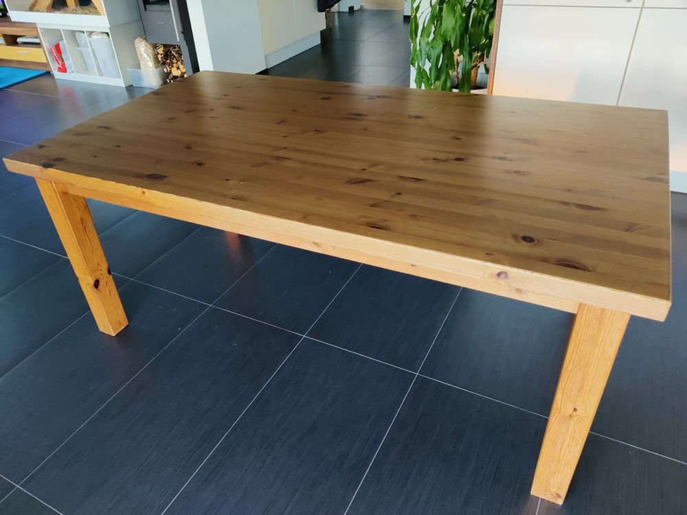 Massiver Holztisch (Gebraucht) in Hildisrieden für CHF 110 – nur Abholung auf Ricardo kaufen