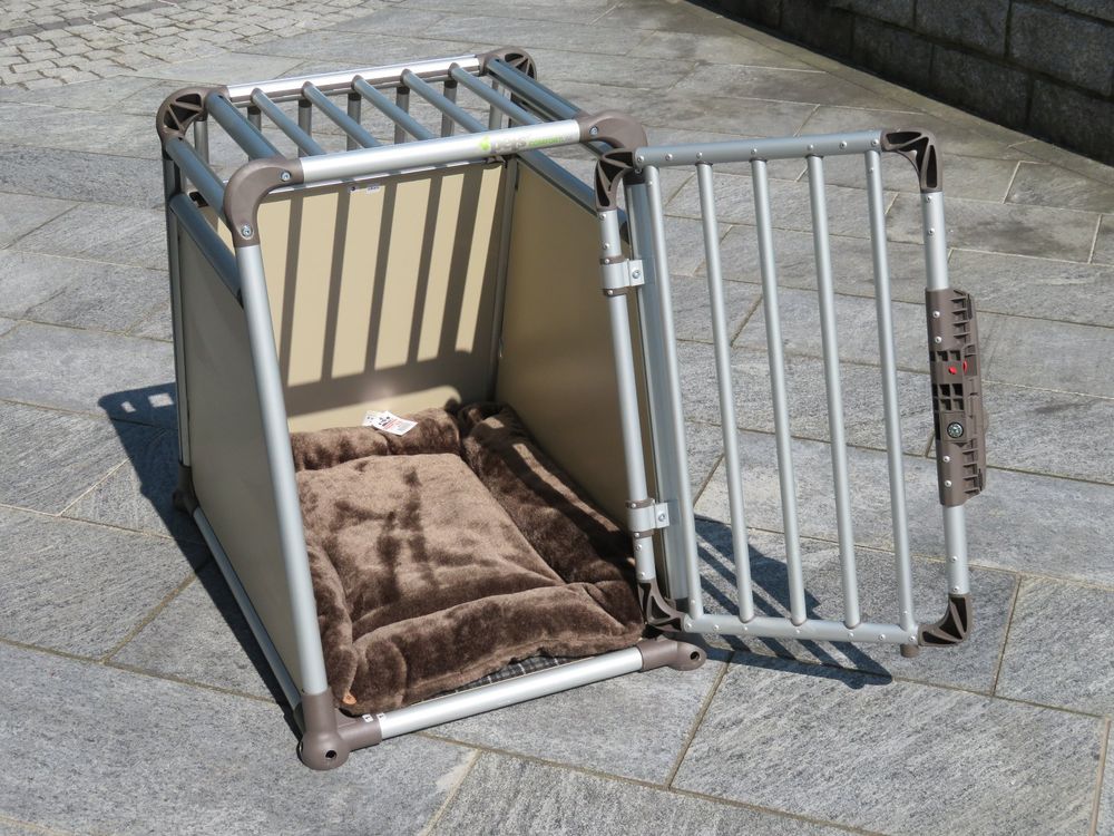 Hundebox / Transportbox, 4pets Grösse S, absolut neuwertig!! | Kaufen ...
