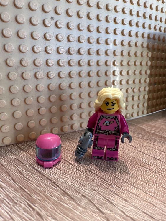 LEGO CMF Series 6 Intergalactic Girl Minifigure | Kaufen auf Ricardo