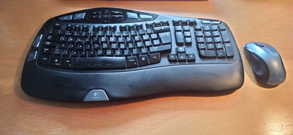 ** LOGITECH PC KEYBOARD ** + MOUSE :) (Gebraucht) in Zürich für CHF 20 ...