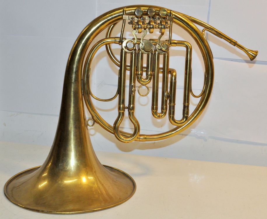 Ancien instrument de musique "Cor" (Gebraucht) in Neuchâtel für CHF 111 ...