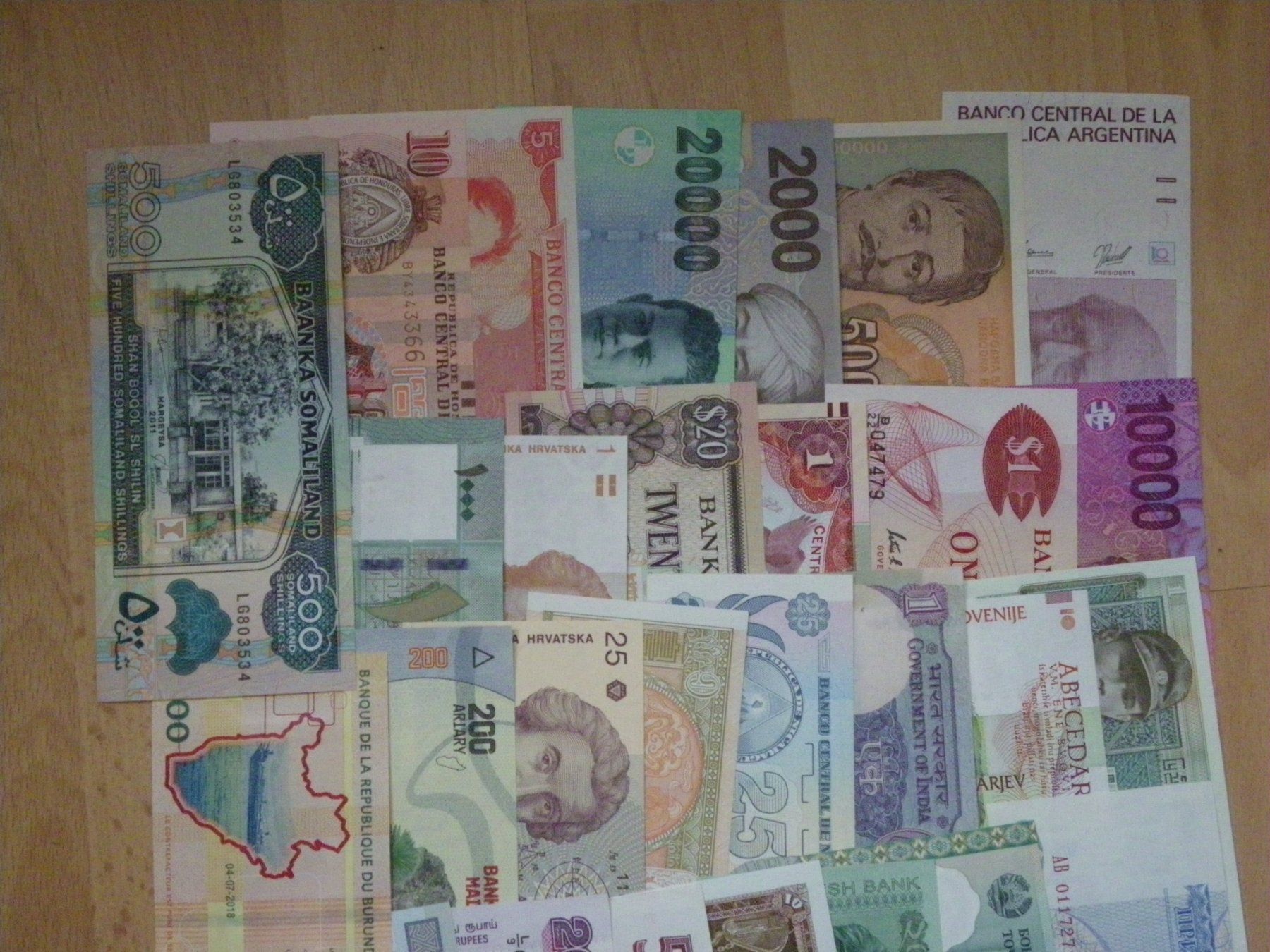 44 x Diverse Sammlung auslaendischer Banknoten - Top Zustand (Neu ...