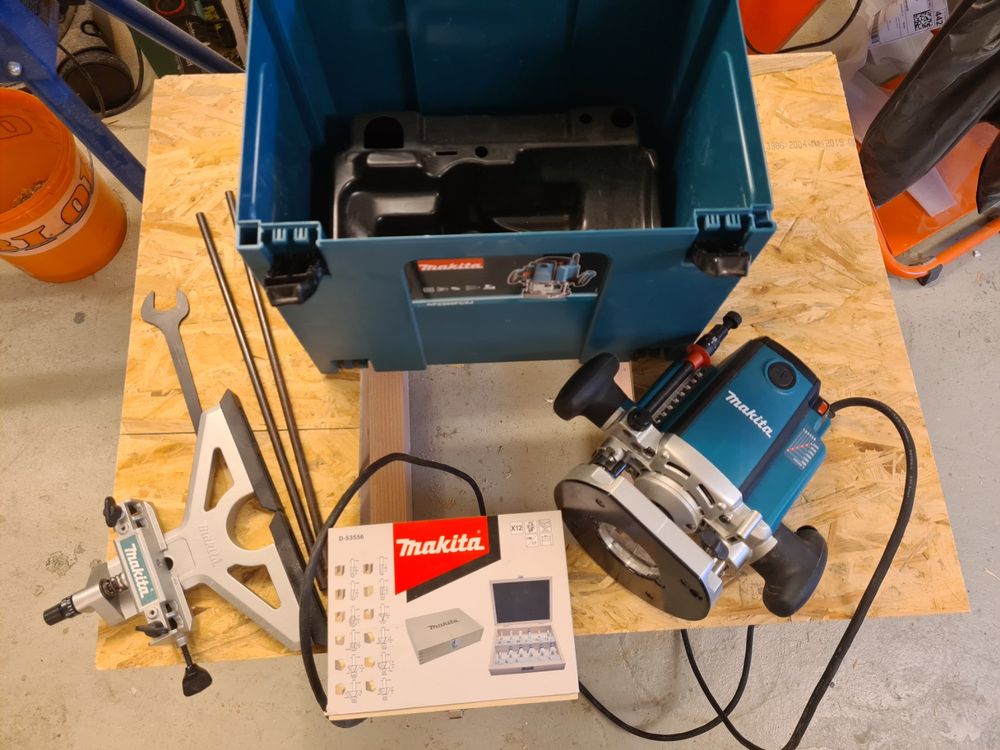 Makita Oberfräse RP2300FCXJ 2300W wenig gebraucht (Gebraucht) in ...