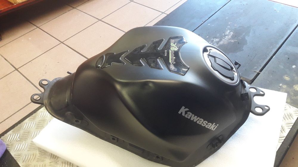 Réservoir Kawasaki Z650 (Gebraucht) in La Cibourg für CHF 1 – mit ...