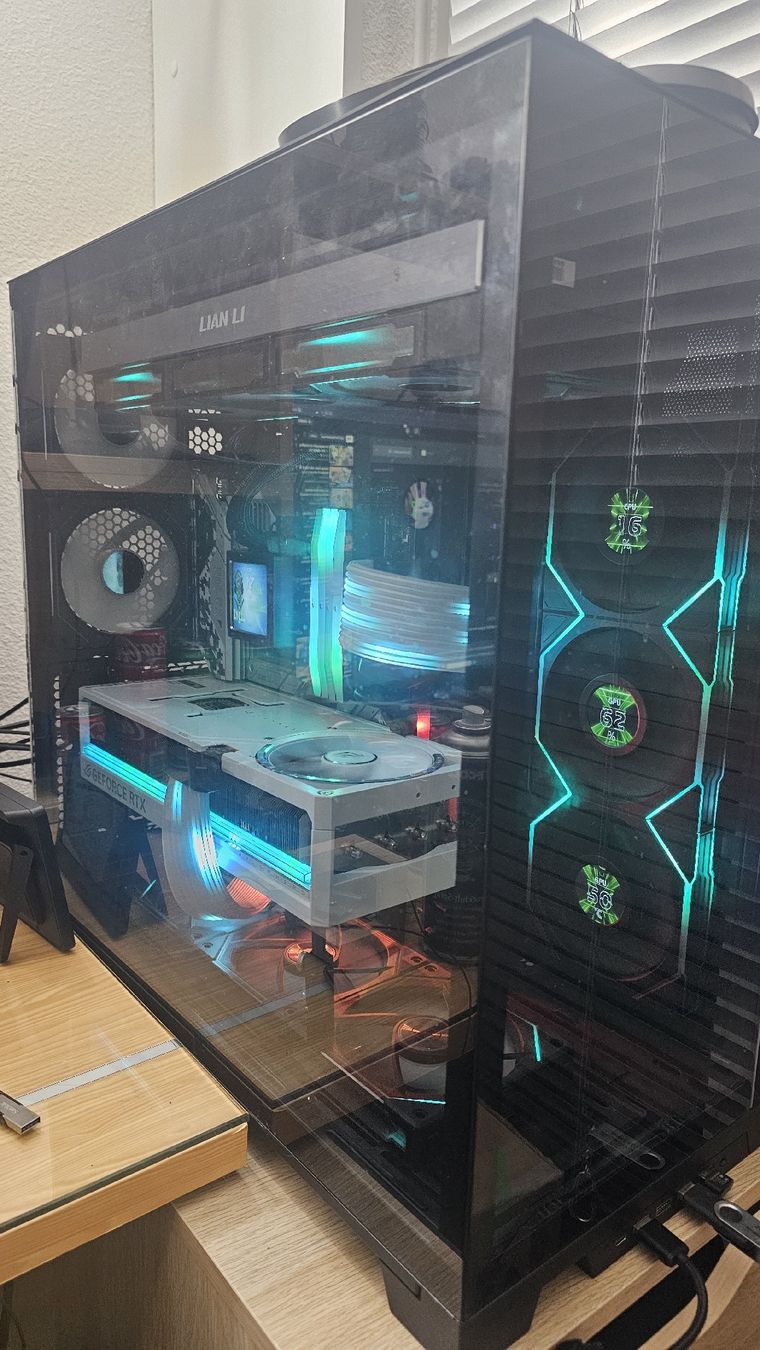 Lian li Case mit Lüftern und Aio (Gebraucht) in Hägglingen für CHF 800 ...