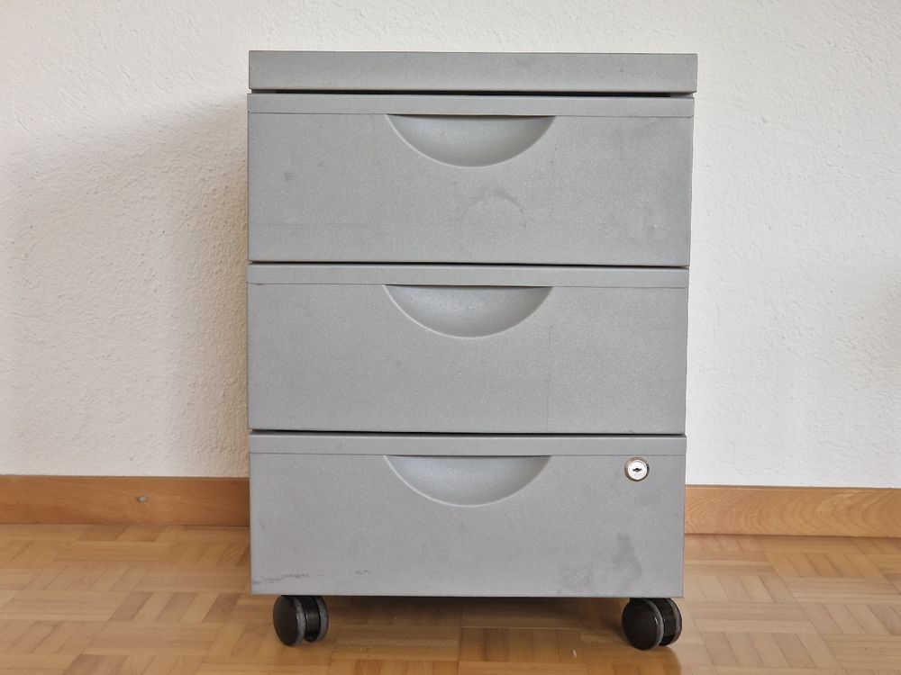 Korpus mit 3 Schubladen (Gebraucht) in Ennetbürgen für CHF 1 – nur ...