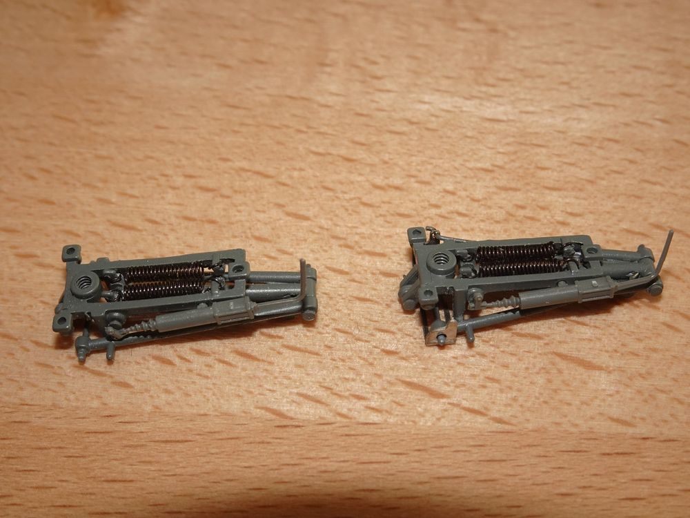 Zwei Roco Pantografen 85505, für Roco Re 4/4 II, defekt | Kaufen auf ...